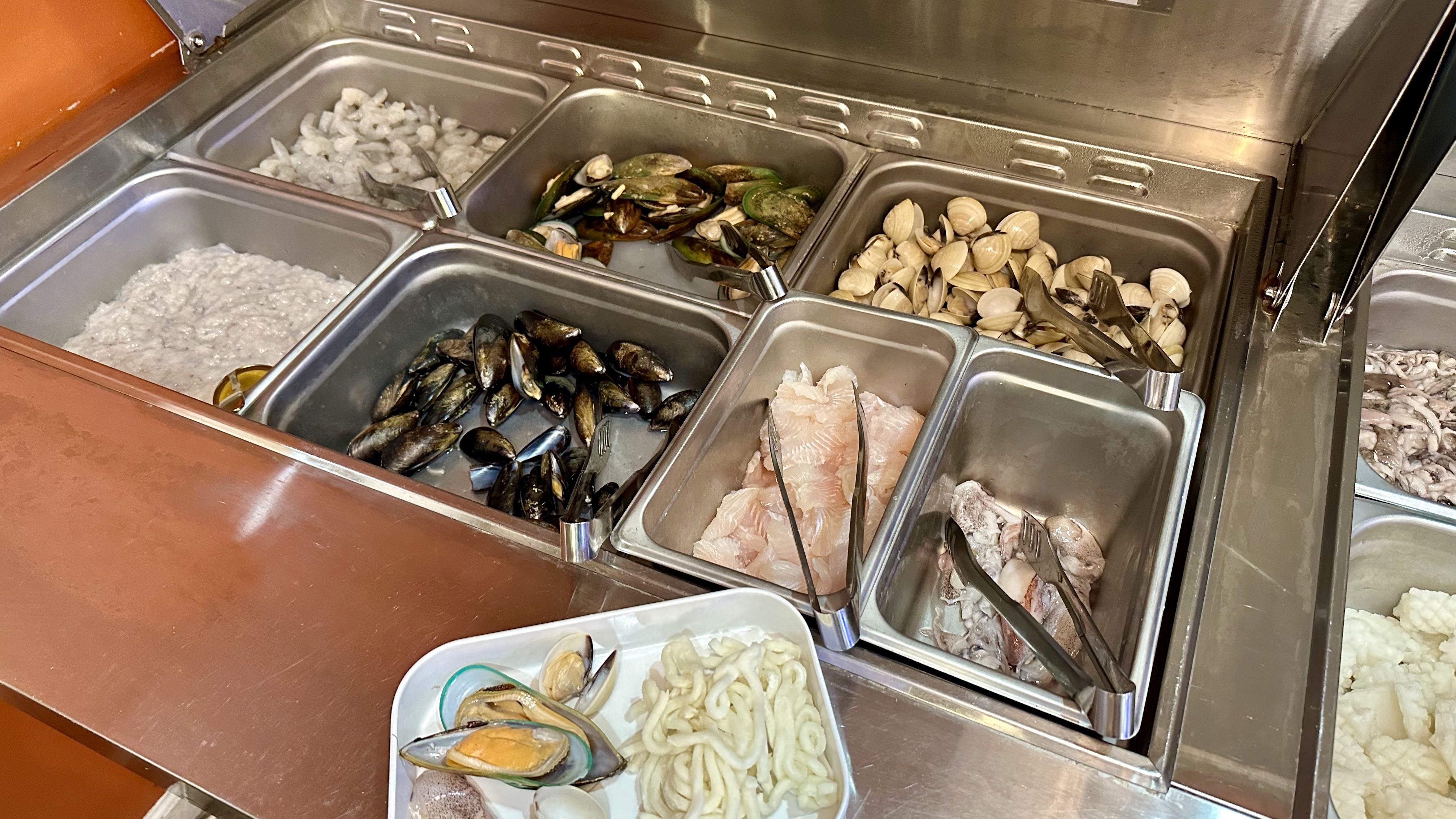 Crazy Hot Pot in Metairie has robots and a fun food experience - Axios New Orleans