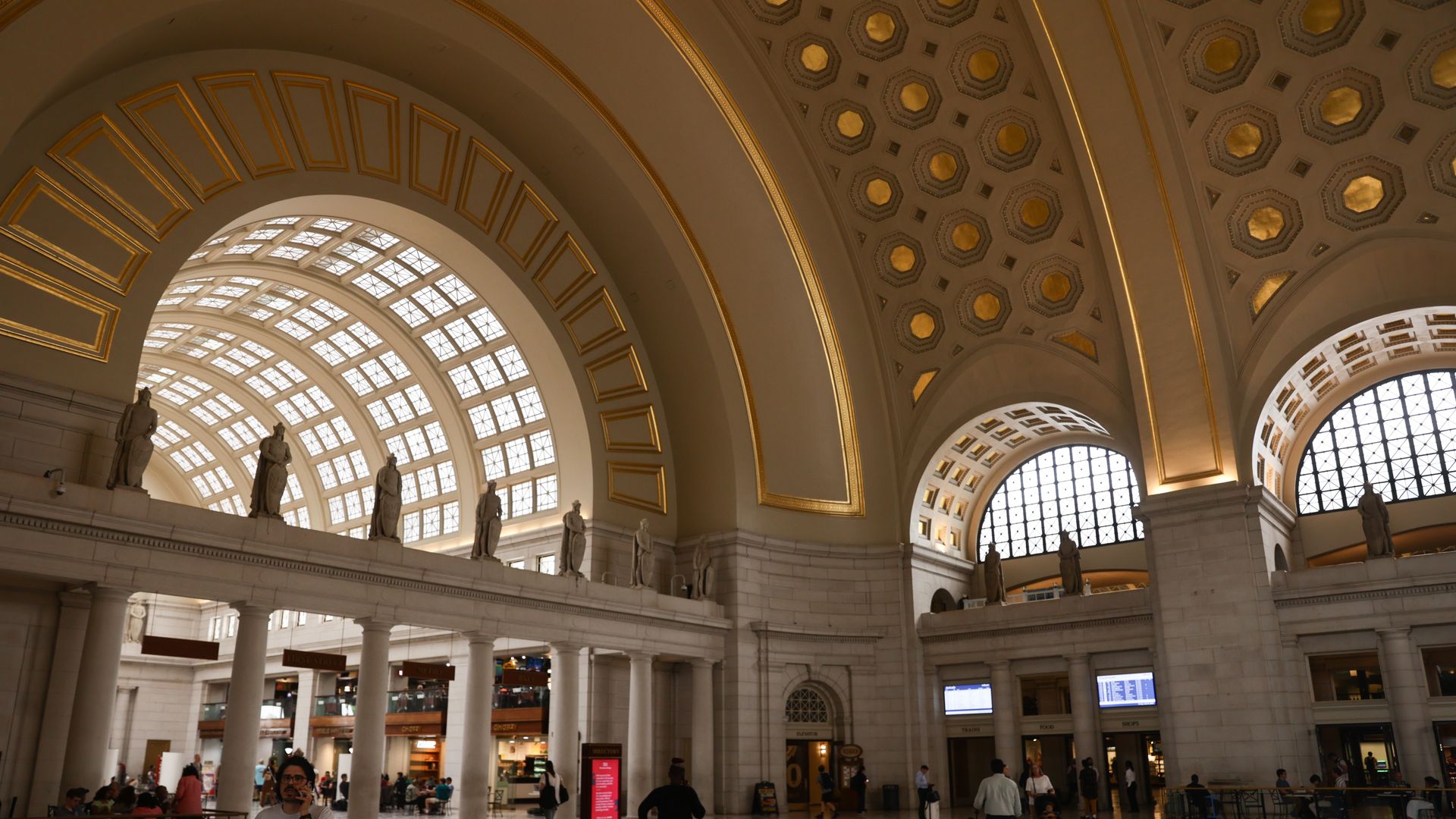 Amtrak guide: What to eat and do at D.C.'s Union Station - Axios Boston