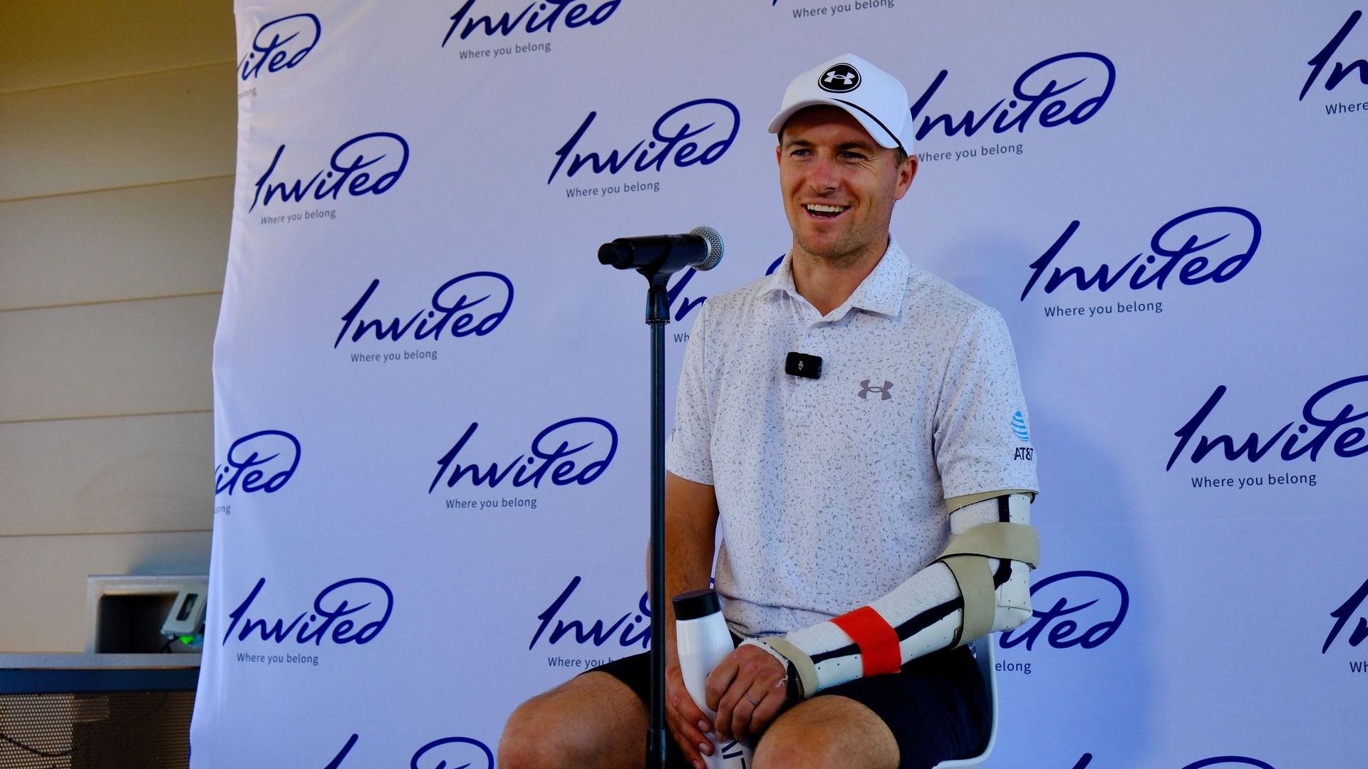 Jordan Spieth visits Brookhaven as he recovers from wrist surgery ...