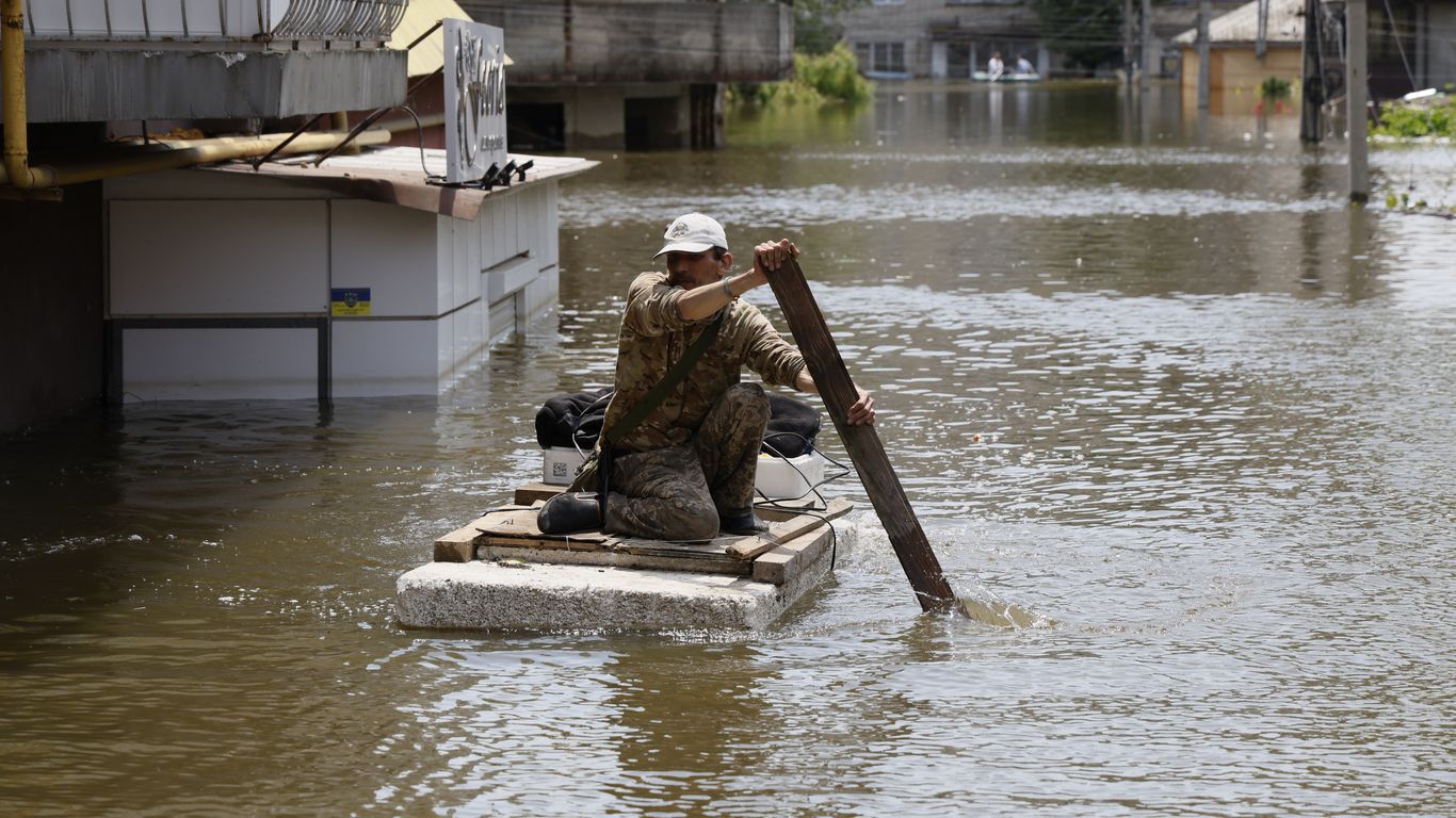 Ukraine says Russia shelled flood-hit Kherson after Zelensky visit