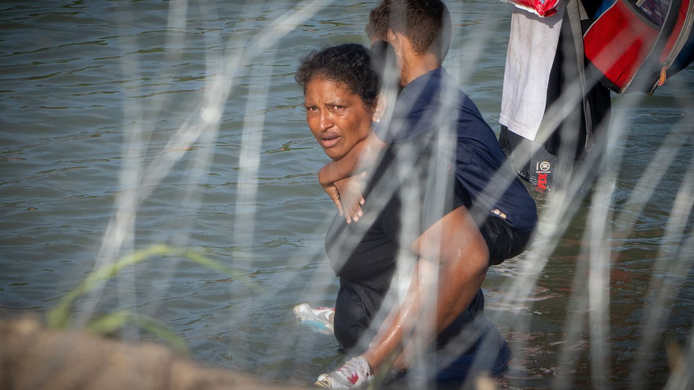 DOJ looks to remove Texas Gov. Abbott's buoys, barbed wire in Rio ...