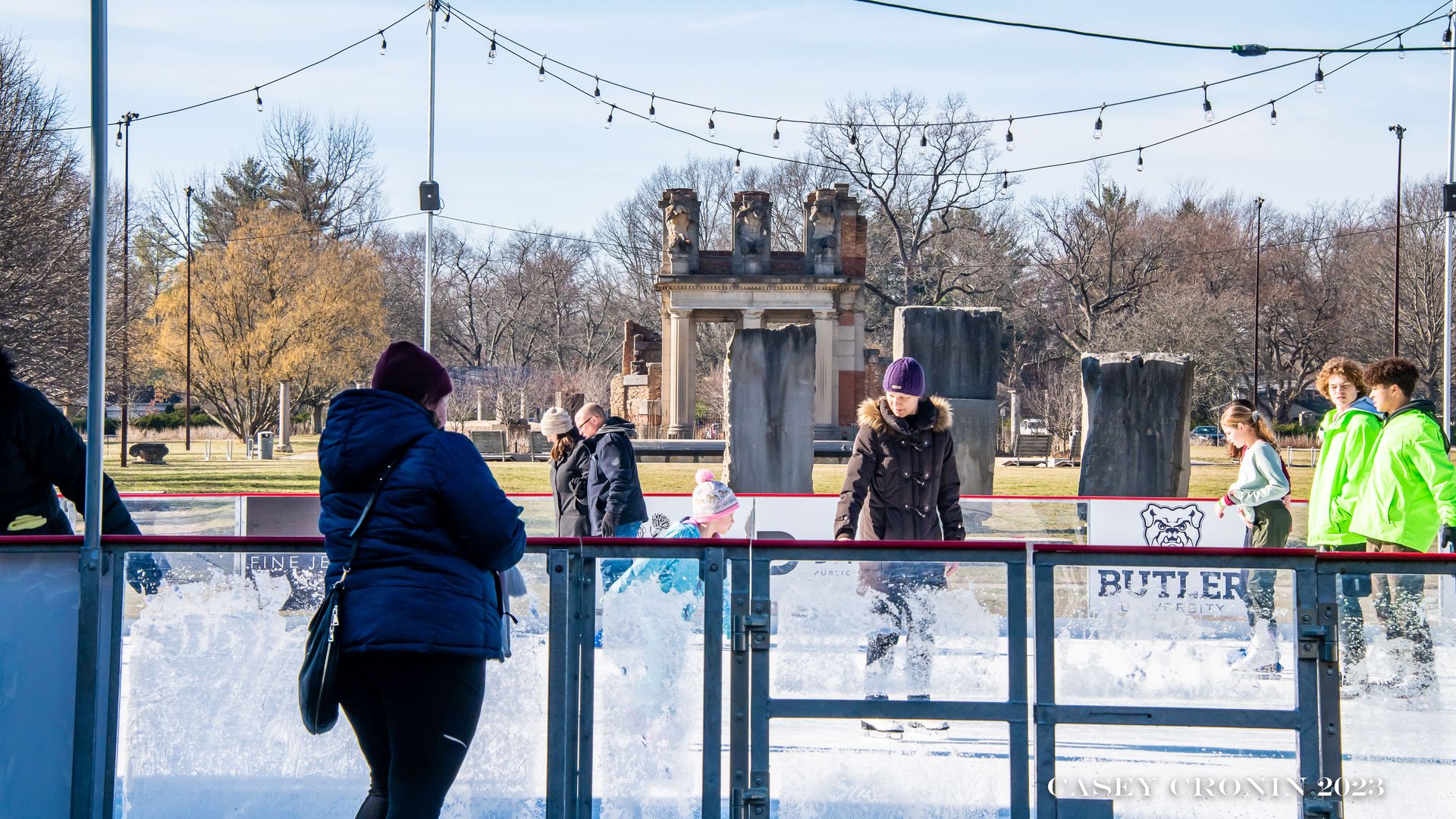 New outdoor ice rinks open around Indianapolis area - Axios Indianapolis