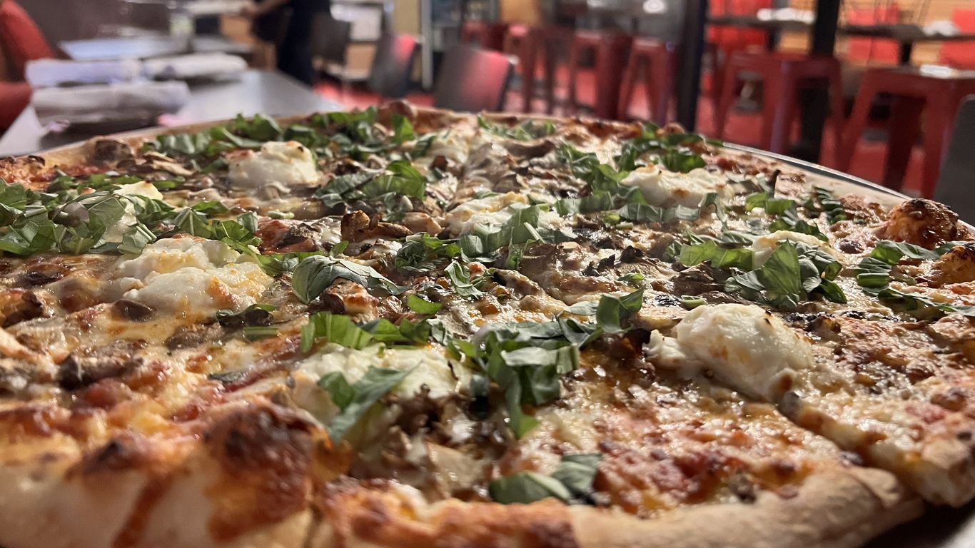 Budget Bites: Luna Pizzeria - Axios Houston