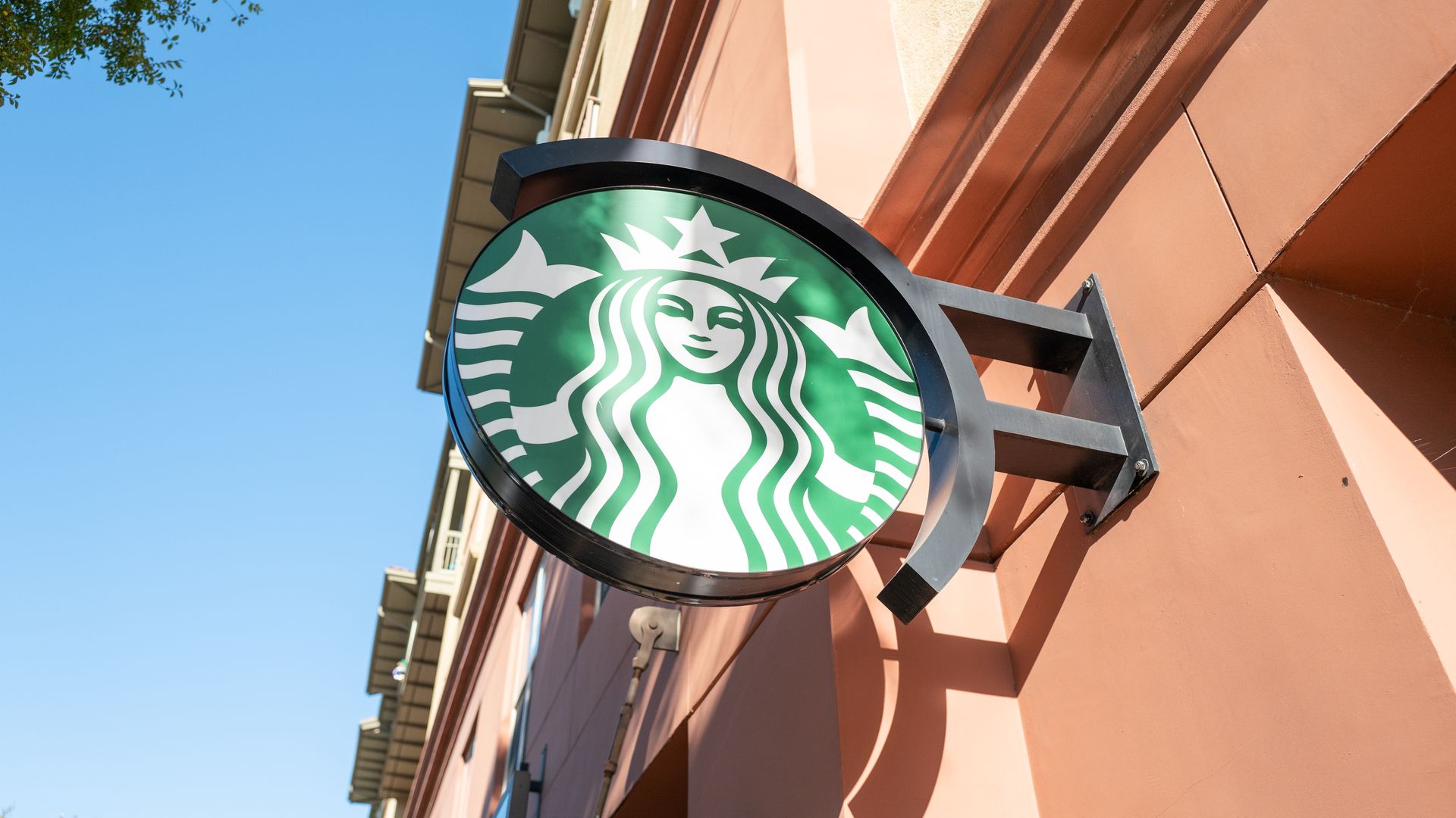 Starbucks to reverse policy that allowed non-paying visitors in stores