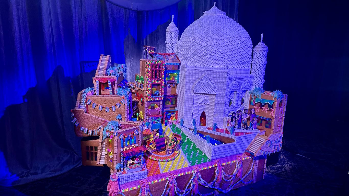 Gingerbread Village returns to Sheraton Grand Seattle for 2024 - Axios ...