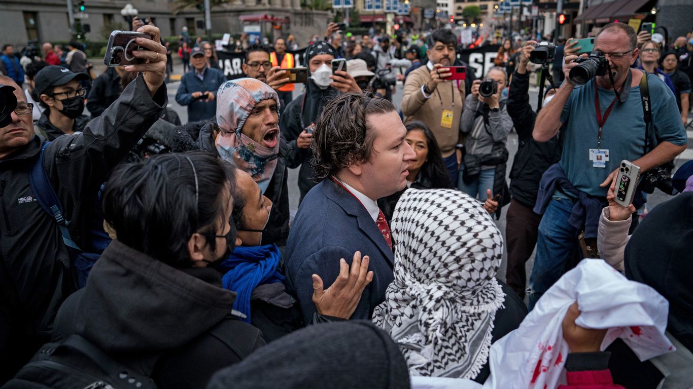 Hundreds block San Francisco roads to protest APEC, China's Xi - Axios ...