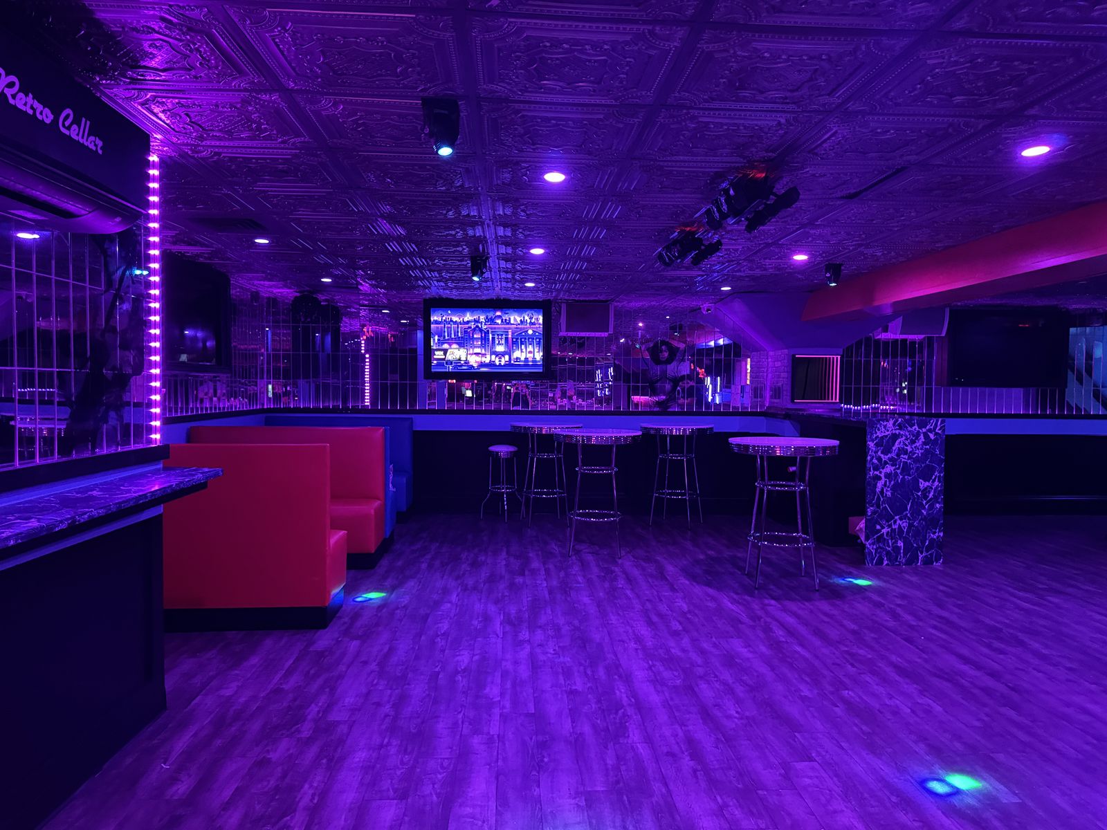 Retro Bar brings '80s and '90s nostalgia back to Uptown - Axios Charlotte