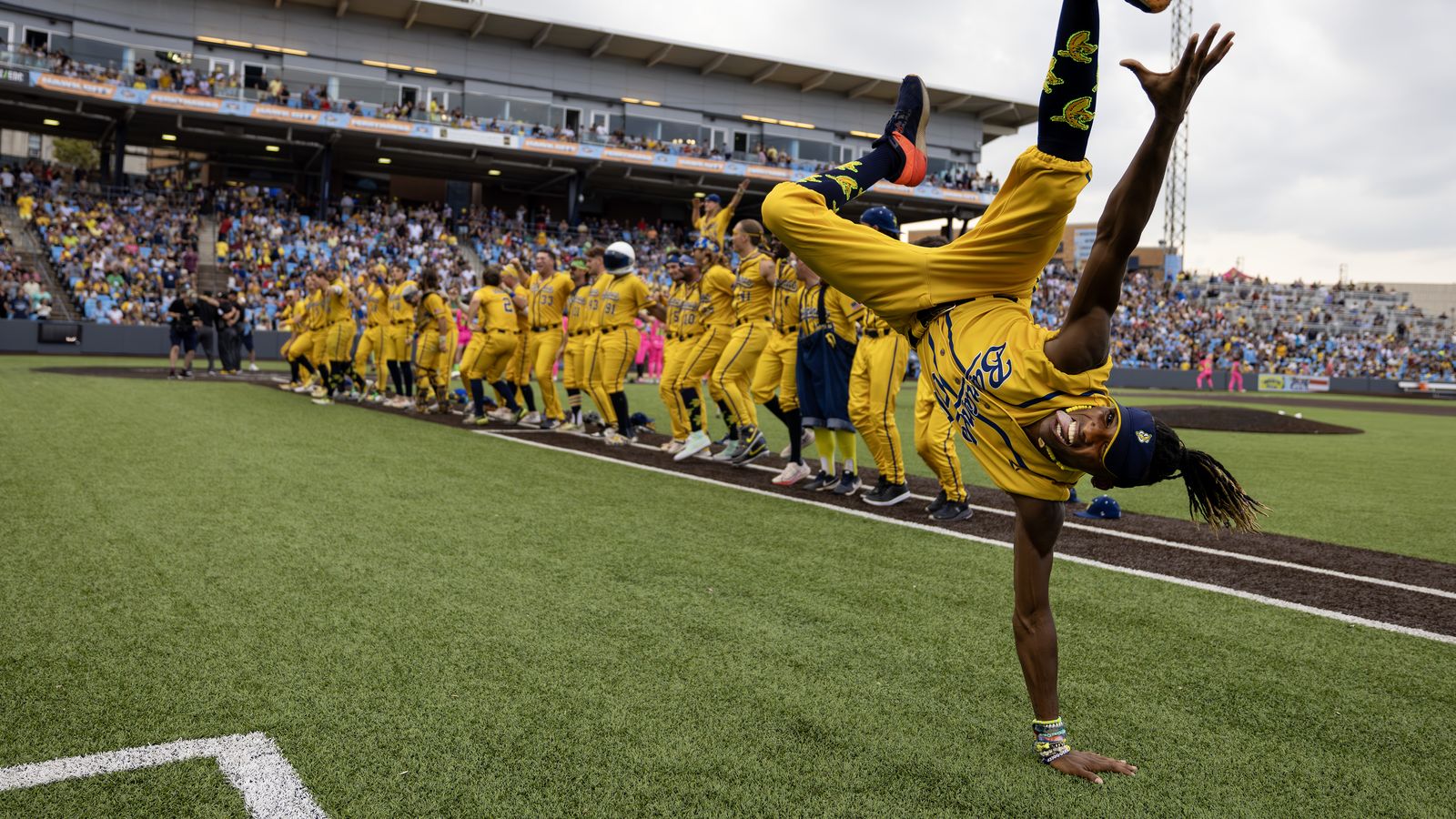 Savannah Bananas baseball team headed to Columbus in 2024 - Axios Columbus