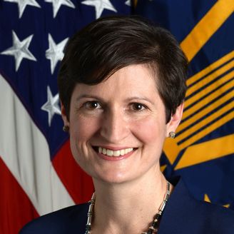 Cara Abercrombie - Axios