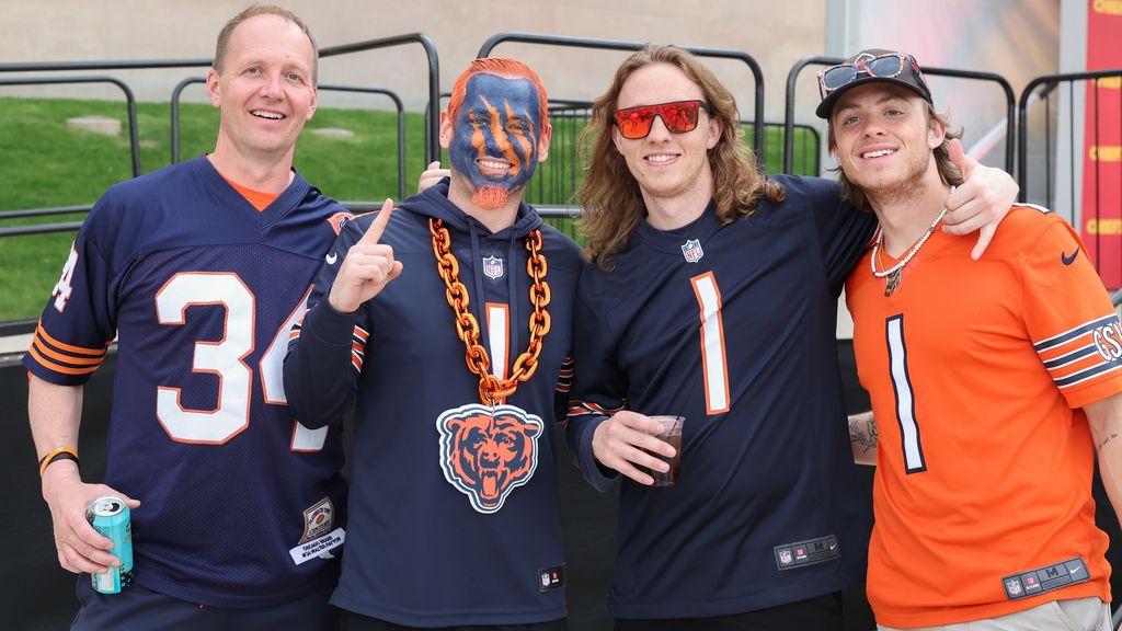 5 Chicago Bears jerseys to buy - Axios Chicago