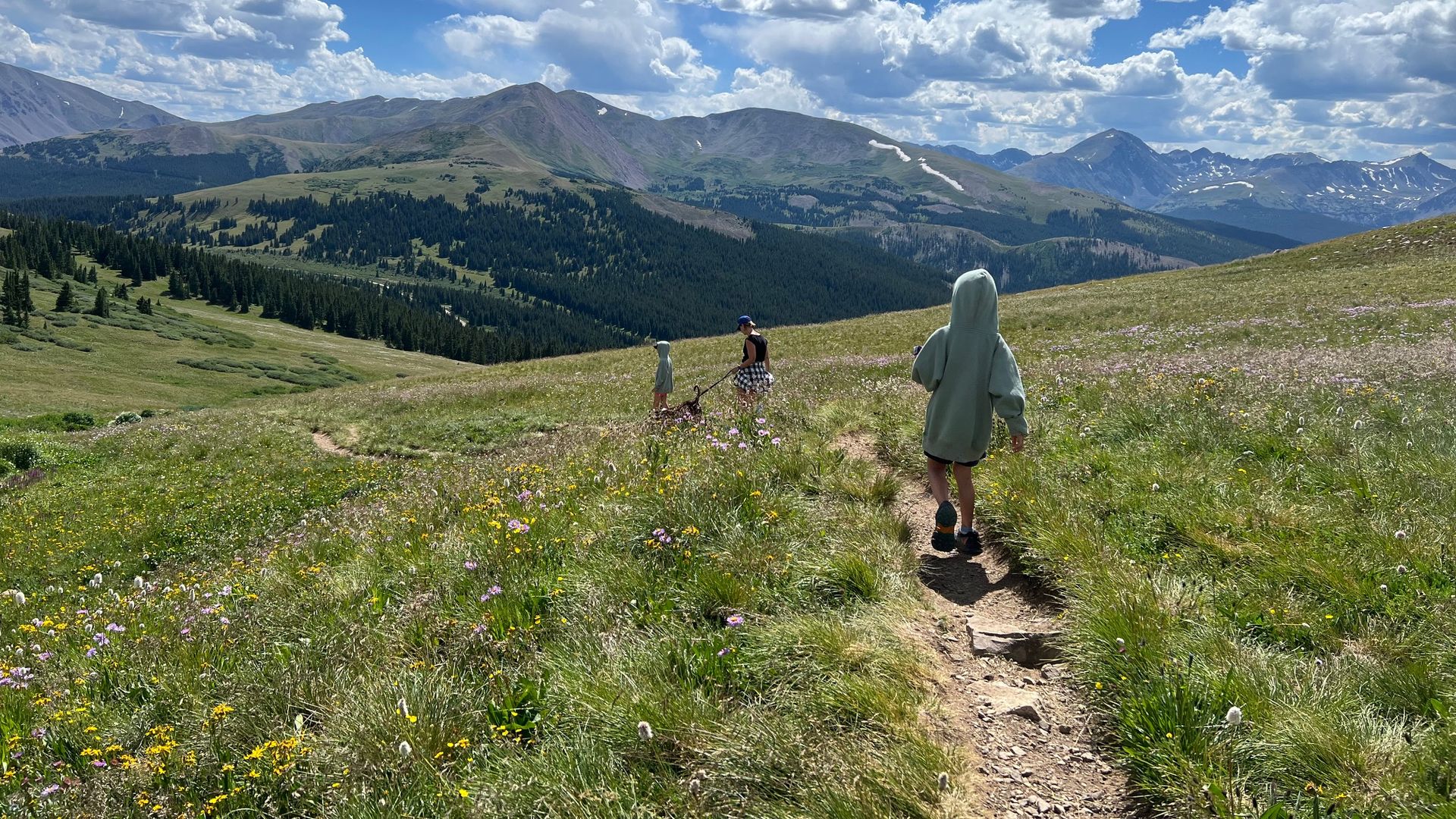 Black Powder Pass hike in Colorado offers stunning views - Axios Denver