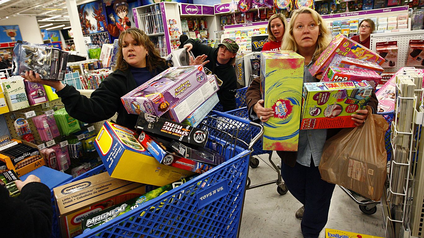Amazon, Walmart brawl over the market Toys 'R' Us left behind