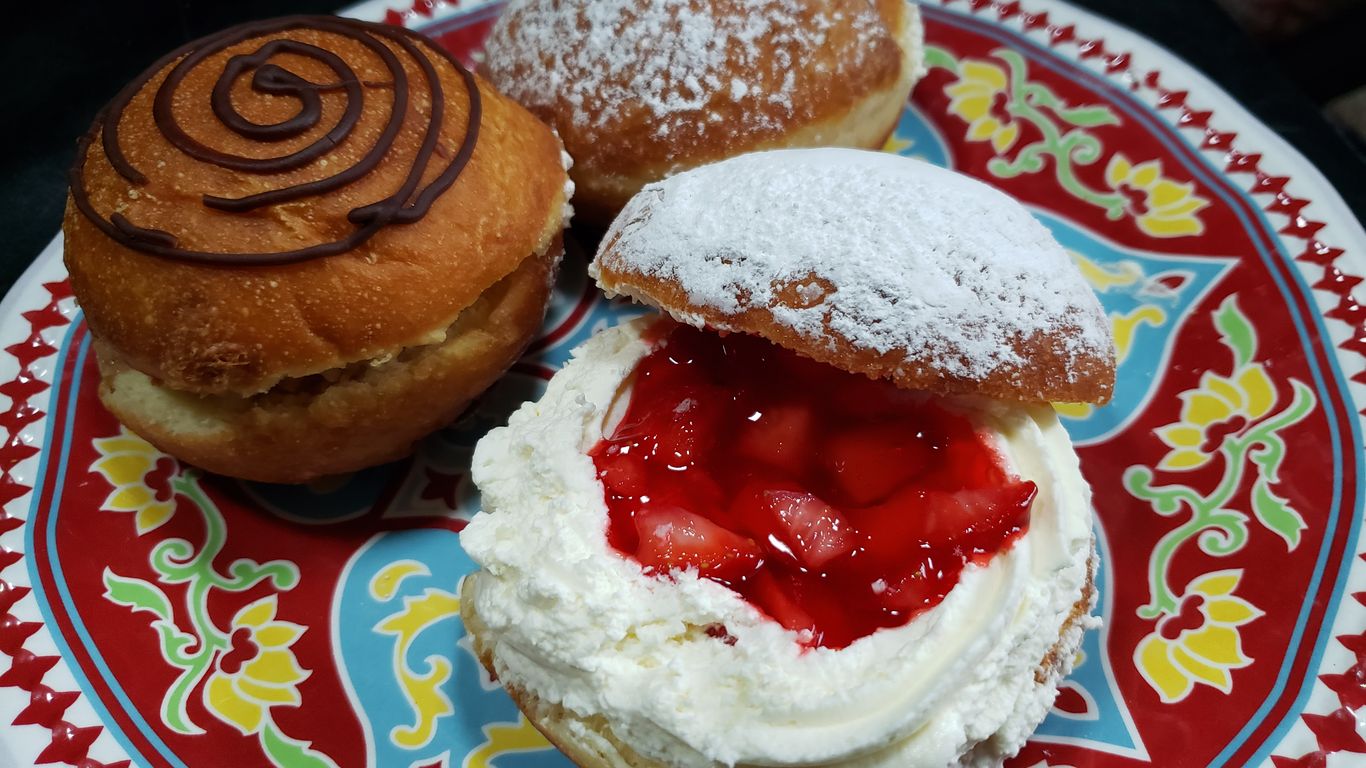 Our favorite pączki in Chicago - Axios Chicago