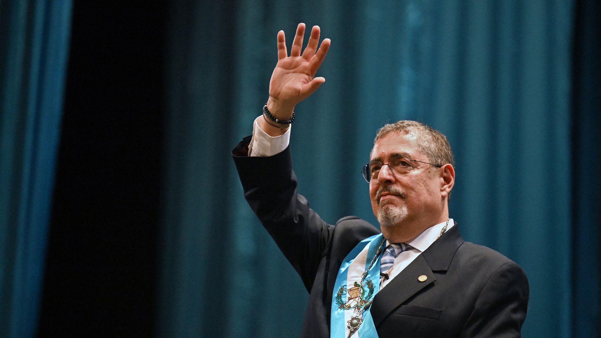Bernardo Arévalo sworn in after Guatemalan congress delays Bernardo Arévalo sworn in after Guatemalan congress delays