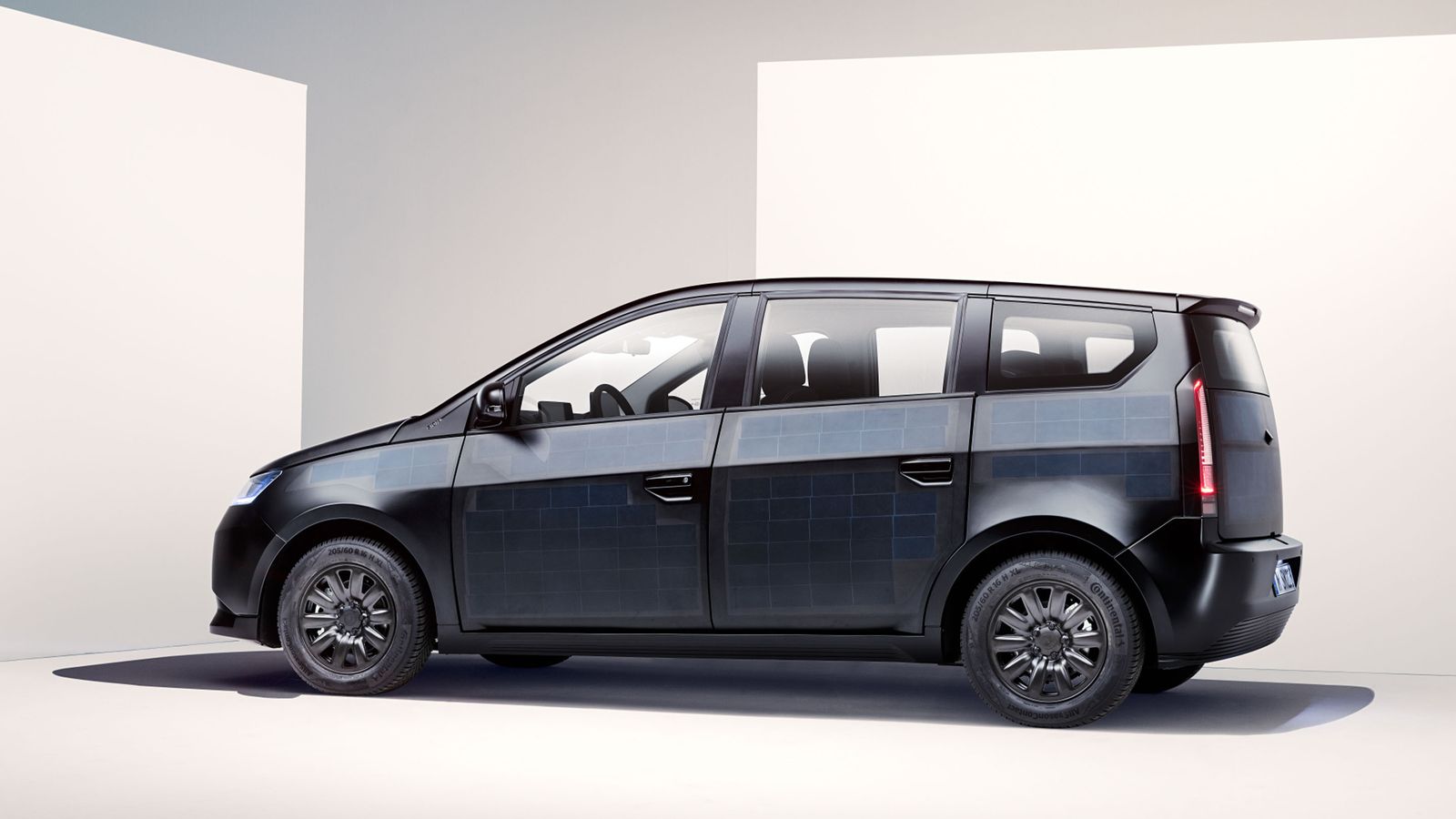 Introducing a $25,000 car that makes fuel from the sun