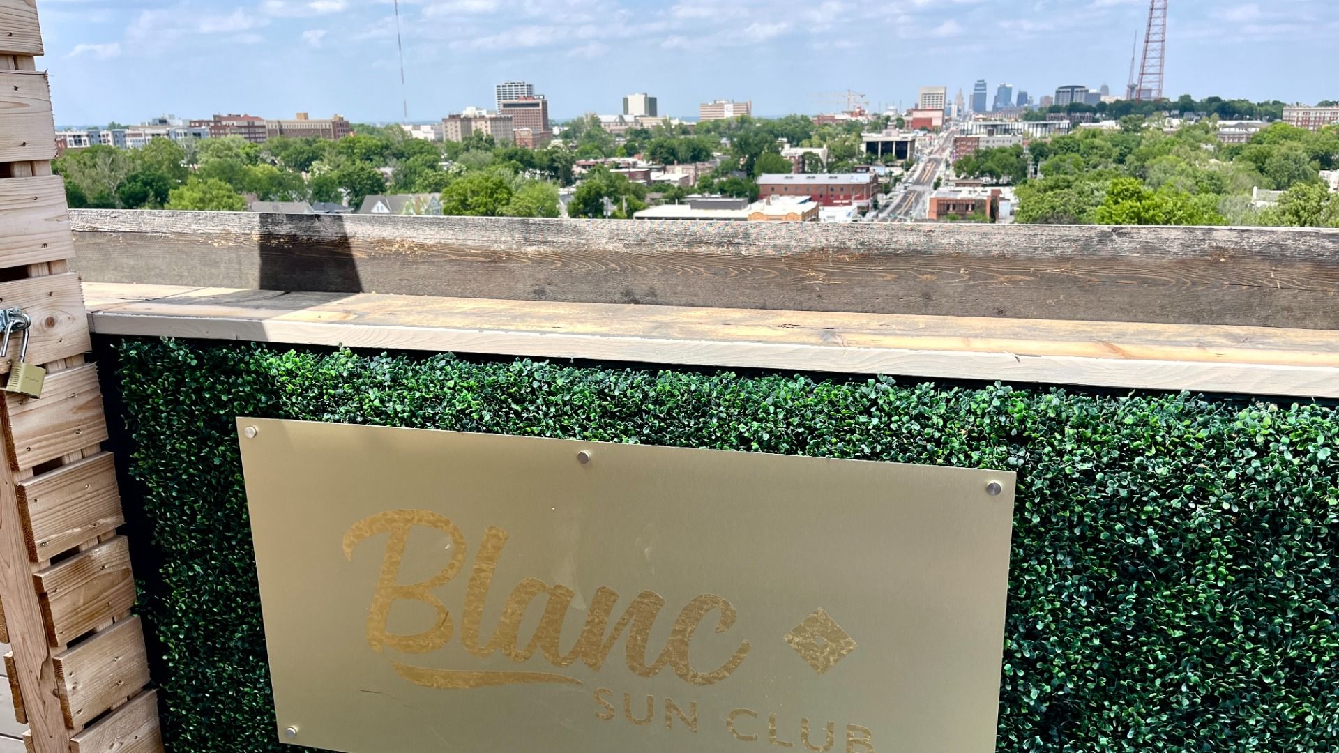 Kansas City's Blanc Champagne Bar prepped for first summer - Axios ...