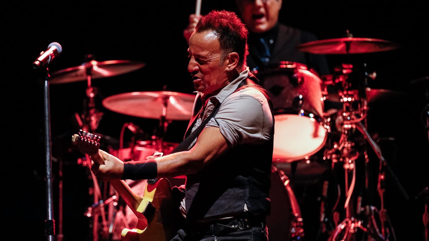 Bruce Springsteen is officially coming back to Philly in 2023 - Axios ...