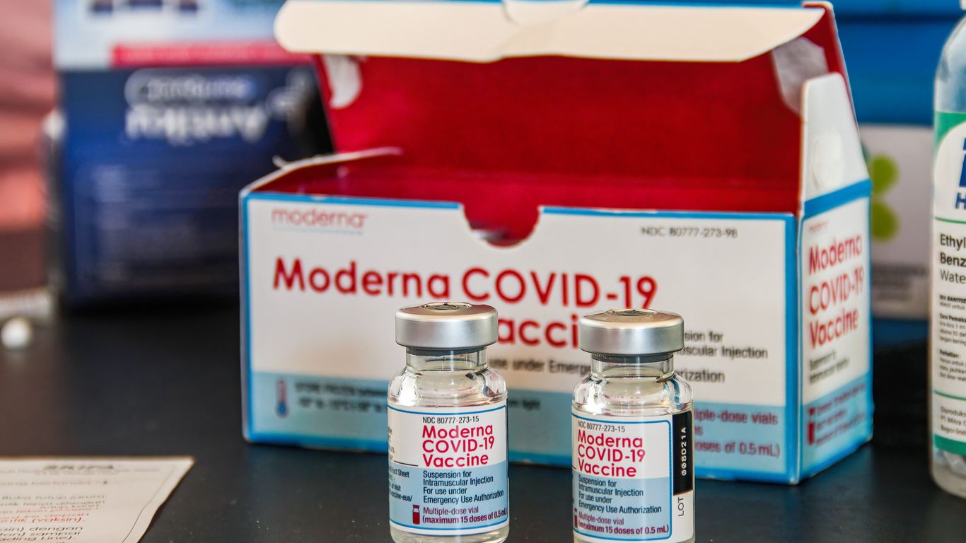 Moderna: Vaccine efficacy declines over time, suggests booster shots