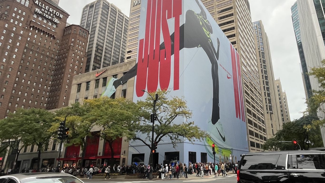 Chicago's Mag Mile rebound counters Trump's "Miracle Mile" criticism ...