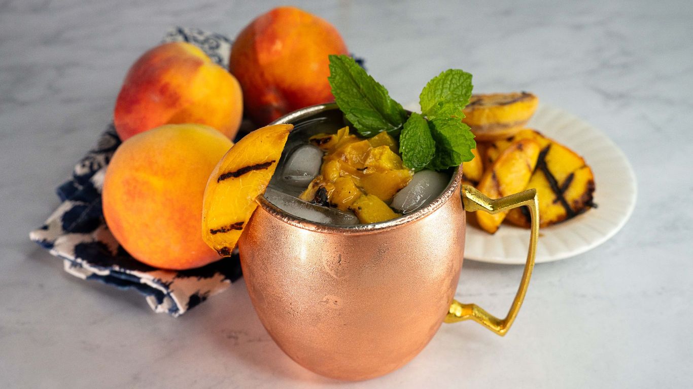 How to make a Moscow mule with Colorado peaches - Axios Denver