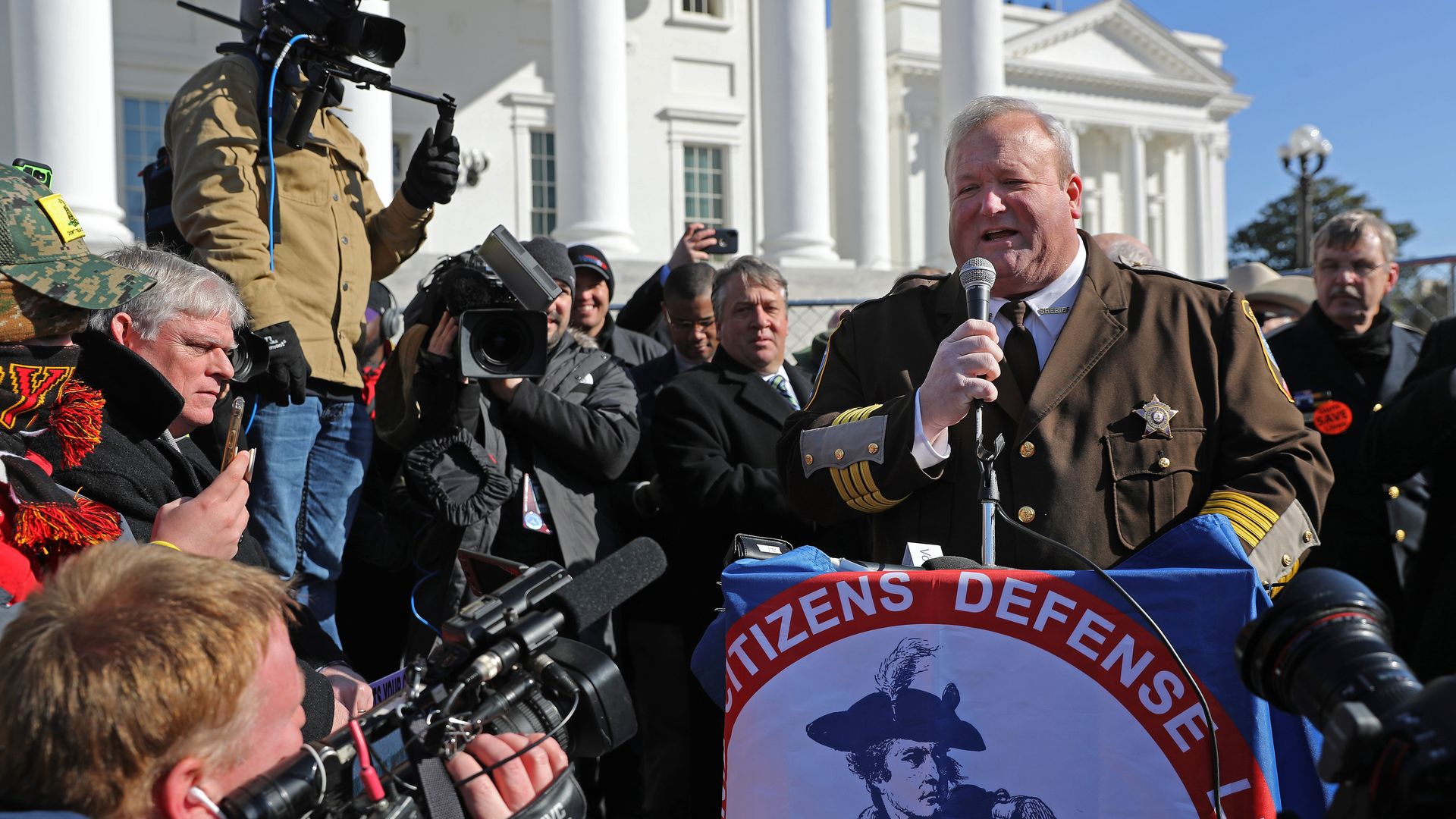 Trump pardons ex-sheriff convicted of bribery