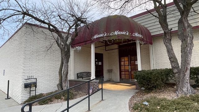 West Des Moines' Maxie's will close after 56 years - Axios Des Moines West Des Moines' Maxie's will close after 56 years - Axios Des Moines