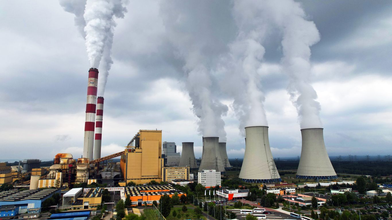 Carbon dioxide emissions hit record high last year