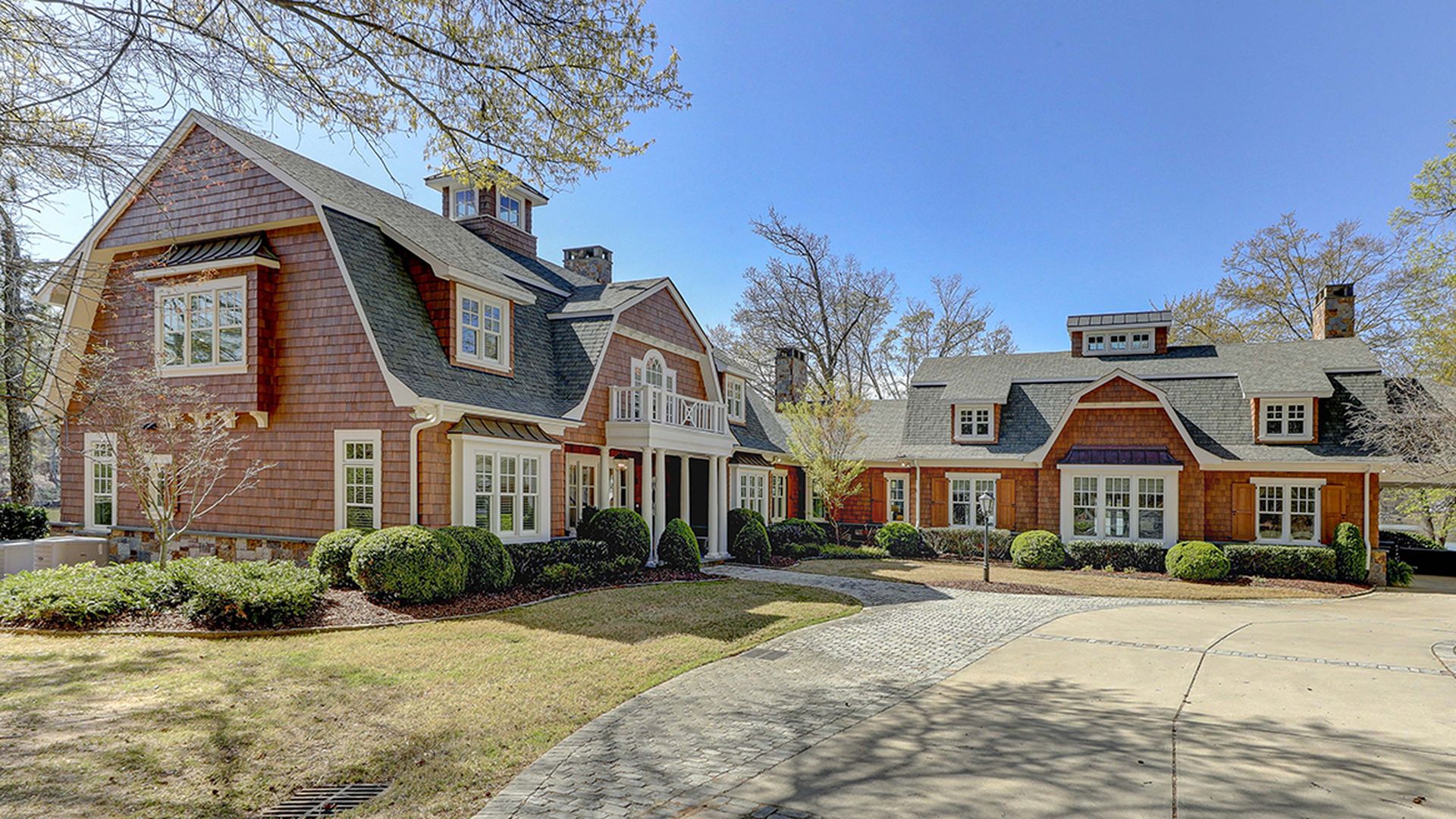 Hamptons-inspired lake house asks $2.7M - Axios Charlotte