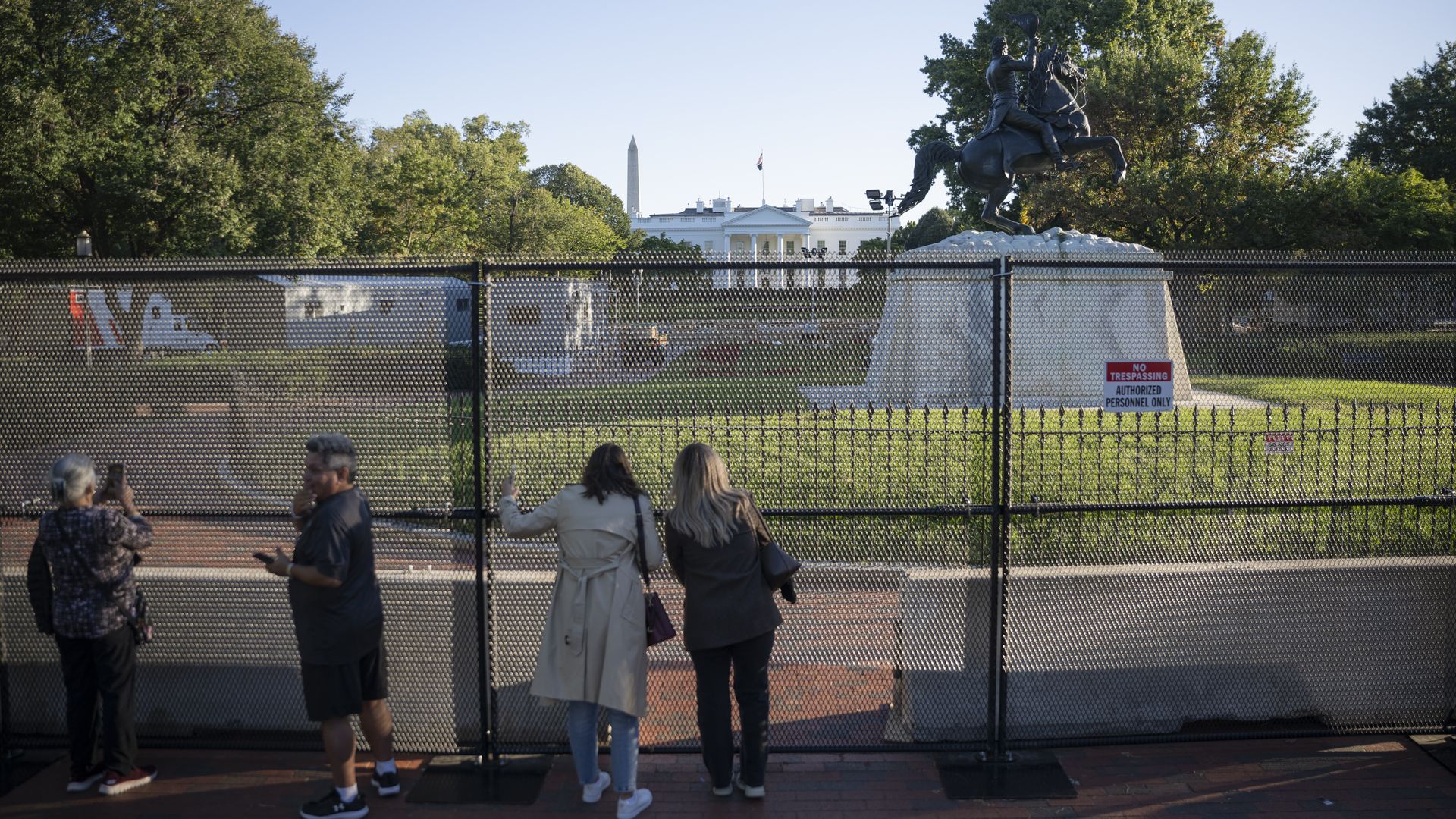 Fencing goes up near White House and US Capitol for inauguration ...