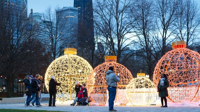 Chicago weekend events: Light Up the Lake, Pete Davidson, Pocket Con ...