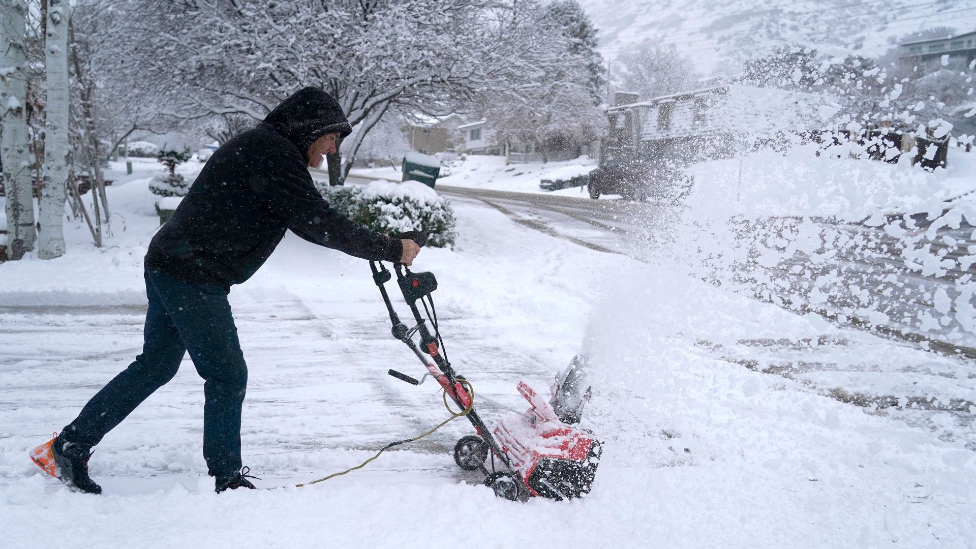 Severe winter storm blasting Northeast, Midwest with heavy snow, blizzards