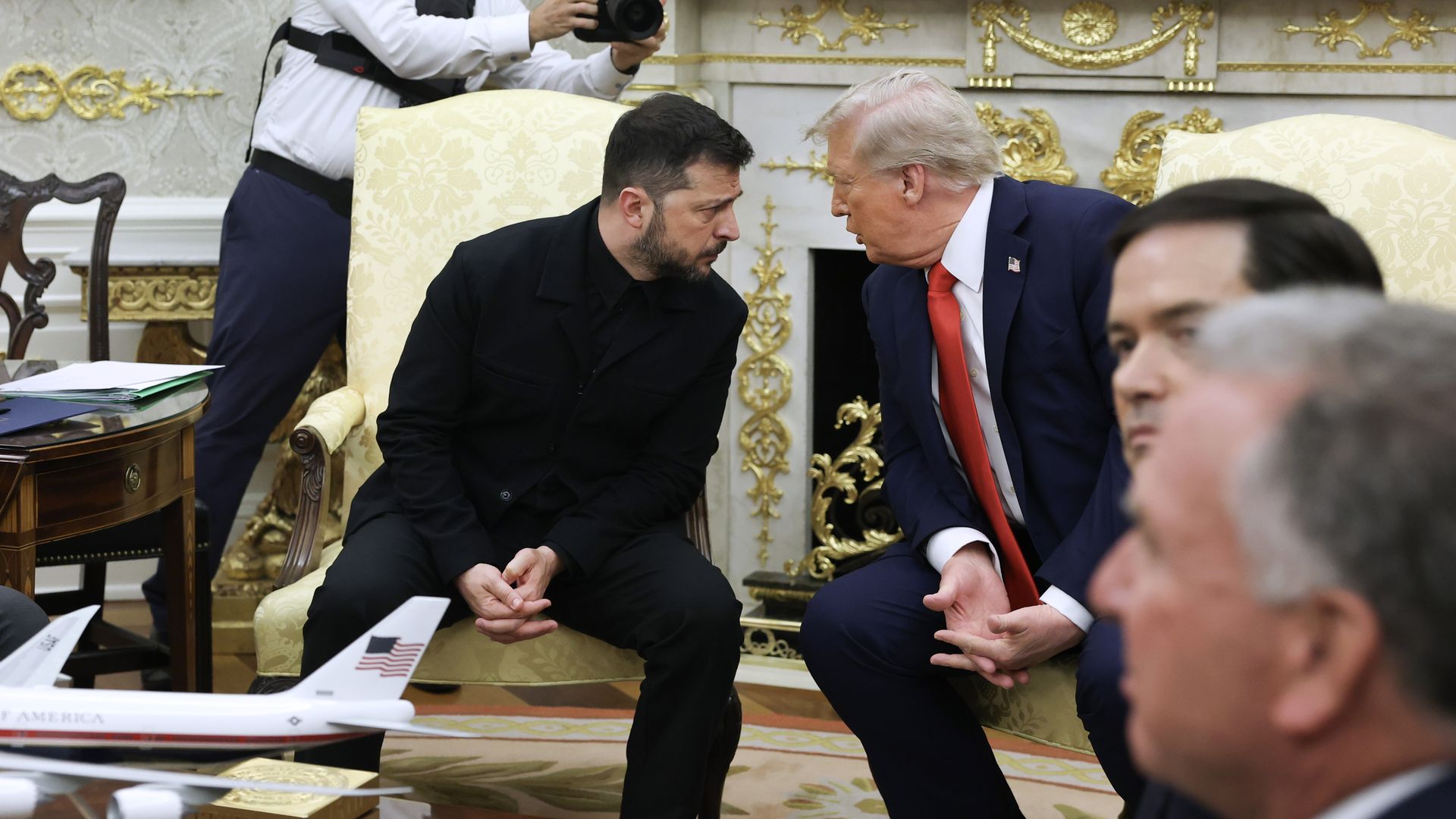 What obstacles impede Trump's trilateral meeting with Putin and Zelensky?