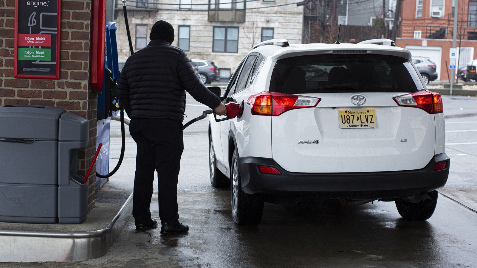 New Jersey might let drivers pump their own gas — thank the labor market