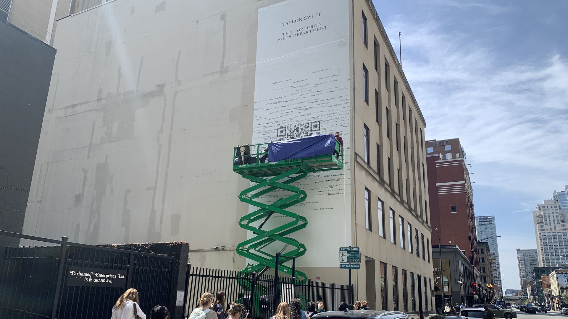 Taylor Swift QR code mural in Chicago sends cryptic message - Axios Chicago