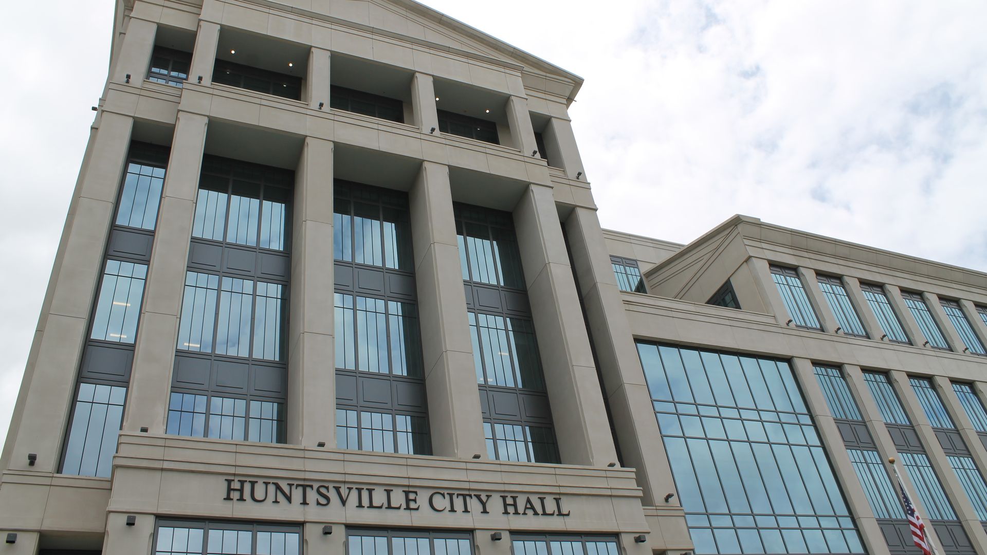 Huntsville council postpones vote on garbage truck AI cameras - Axios ...