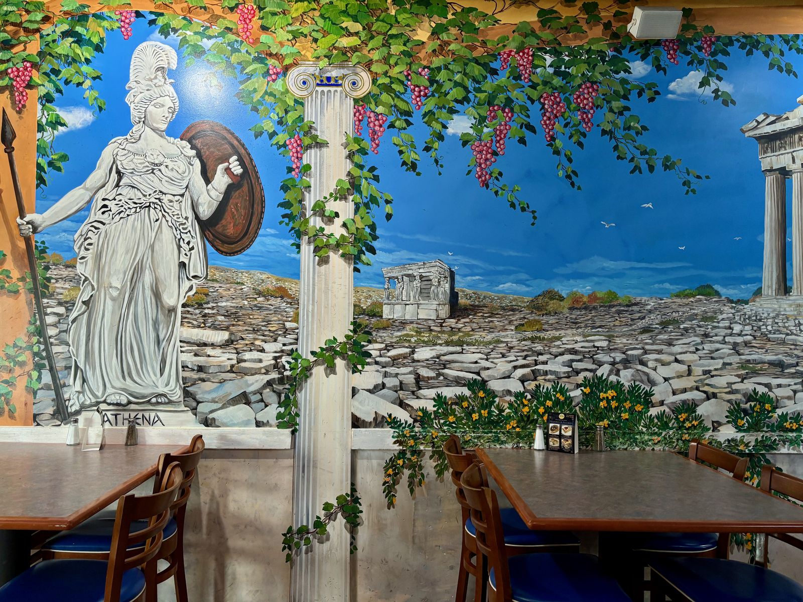 Review: King Gyros in Whitehall has famous murals and even more famous ...